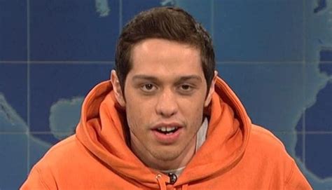 People On Reddit Explain Why They Believe So Many Beautiful Women Are Attracted To Pete Davidson