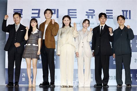 [덕샷] 엄태화 감독과 출연진 콘크리트 유토피아 파이팅