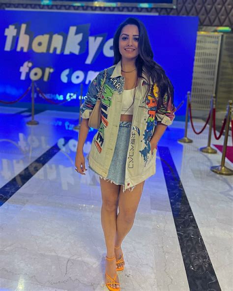 Anita Hassanandani Spicy Thighs Exposed In Shorts
