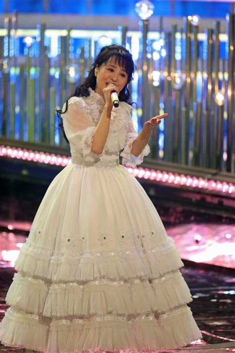 3ページ目〈gwスペシャル〉還暦の松田聖子がティーカップからピンクの衣装で登場！ ツアーファイナルで見せる偉大さ Aera