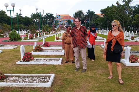 Vibrations Of Dutch Citizens Hearts At Tmp Kusuma Bangsa Surabaya