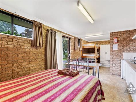 Fossicker Caravan Park Glen Innes Nsw Holidays And Accommodation
