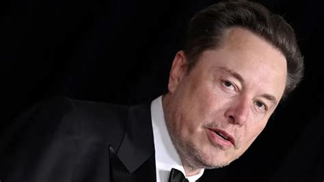 Pegawai Elon Musk Bakal Dilarang Pakai IPhone Kenapa