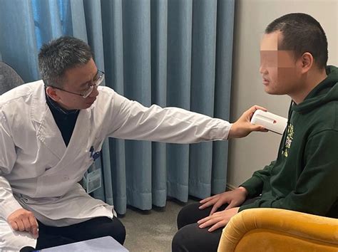 26岁难治性强迫症患者电极植入一个月后，今天成功开机健康新民网