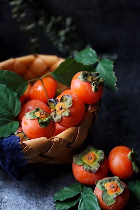 Cachi proprietà e benefici di un super frutto autunnale Ricetta ed
