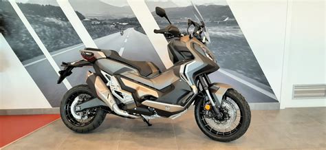 Honda X ADV 750 Scooter Usada P29748 10 750 00 Lombas E Curvas
