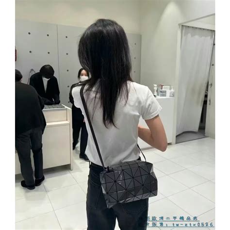 三宅一生 Issey Miyake Baobao Cartons 盒子包 斜挎包 肩背包 男女同款 炭灰色 蝦皮購物
