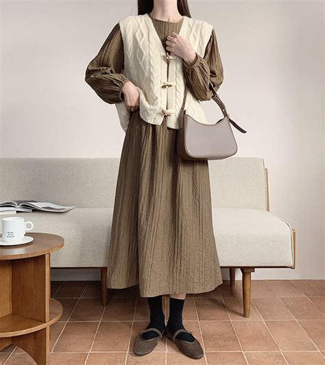 룩코디set 아망 떡볶이 단추 브이넥 크롭 니트조끼 멜팅 플리츠 A라인 플레어 롱원피스 가을 투피스