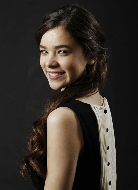 Hailee Steinfeld Wallpapers Images Photos Pictures Backgrounds
