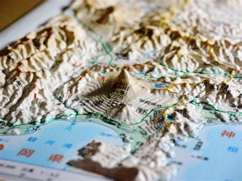山の高さや平野の広さが目で見てわかる立体地図「クニャマップミニ」で日本列島の本当の姿を直感的に再認識 Gigazine