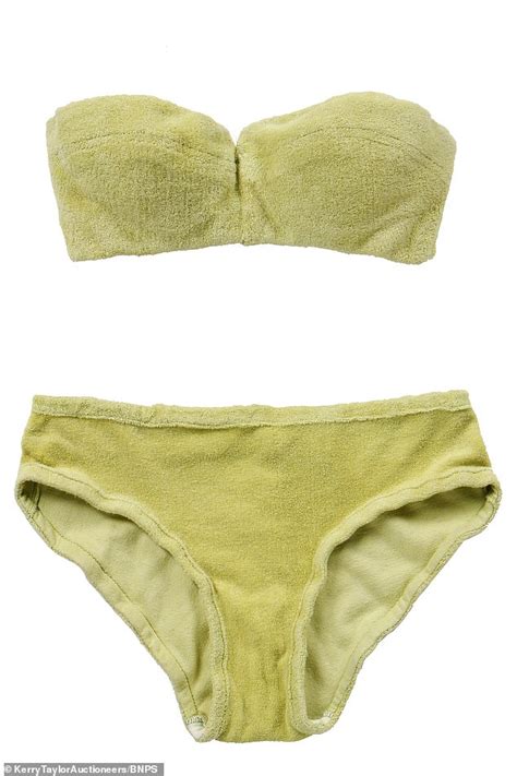 8 Hot Sexy Barbara Cameron Bikini Pics