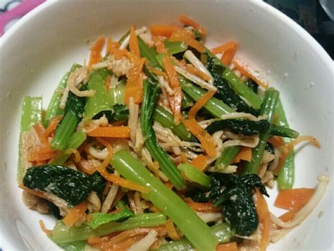 栄養たっぷり！小松菜とにんじん、えのきのごま和え レシピの人気者＠簡単！美味しい料理の作り方