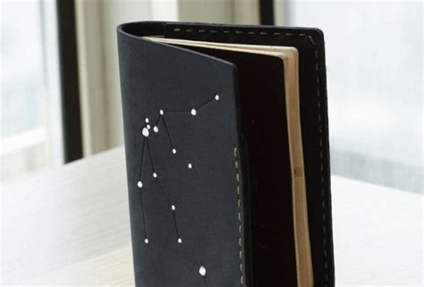 Handmade Leather Passport Wallet Purse Women Billfold Wallet Constella