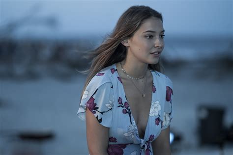Madelyn Cline In Outer Banks Wallpaper Hd Tv Series 4k Wallpapers