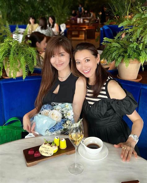 原志保さんのインスタグラム写真 原志保instagram「先日、 Toco33toco とくちゃんとブルーが基調の素敵なレストラン