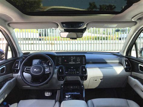 Lăn bánh 4 năm KIA Sorento bán rẻ như Toyota Corolla Cross