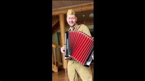 С днем ВДВ Солдат Десантник Баянист спел Песню Синева Youtube