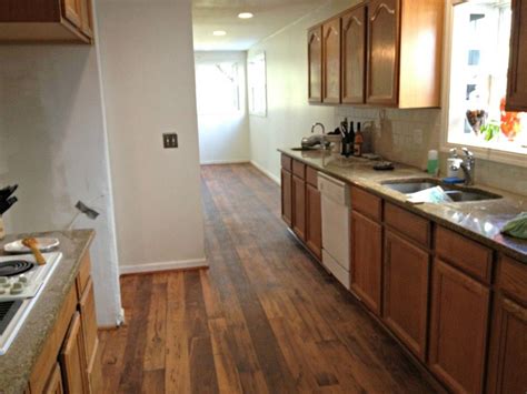What Color Vinyl Flooring Goes With Honey Oak Cabinets Floor Roma