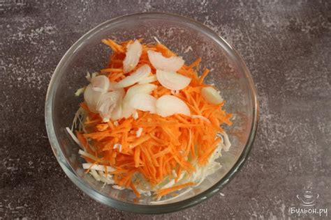 Салат из свежей капусты с морковью луком и томатами рецепт пошагово