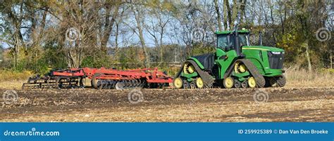 John Deere 9570RX Quad Track Tractor Pullinl A Sunflower 4610 Disk