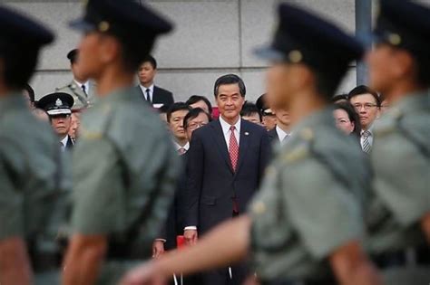 李怡回憶錄：特首豬狼之爭 上報 Line Today