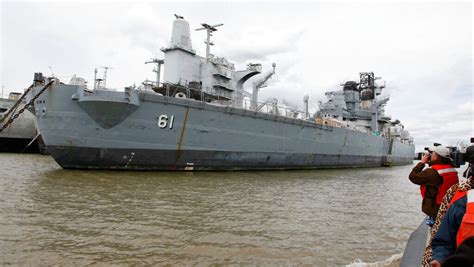 Jeff Lamberti Receives Inaugural Uss Iowa Lamberti Service Award