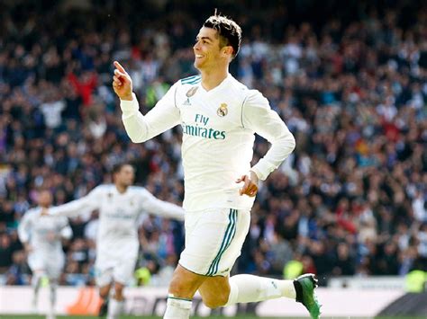 5 Pemain Yang Pernah Dipuji Cristiano Ronaldo Pada 2015 Dan Diramal