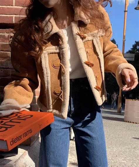 떡볶이고퀄 브라우니 더플 양털 배색 크롭무스탕 자켓 에이블리