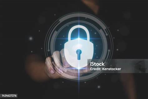 사이버 보안 및 데이터 보호 정보 보안 및 암호화 개인 정보에 대한 안전한 액세스 인터넷 액세스에 대한 데이터 보안 사이버 보안 사용자 이름 및 암호 로그인의 개념 감시에