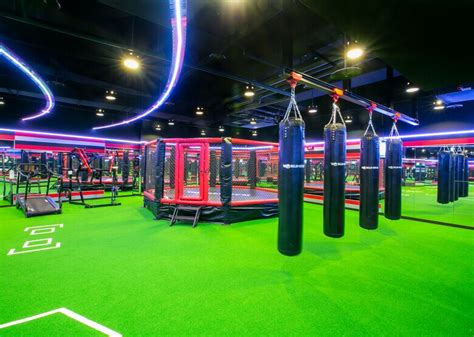 全台「6大健身房特色課程」懶人包！健身工廠「勁芭蕾」、好時光「空中瑜伽」適合新手 健身房推薦、健身房、運動、健身、worldgym 美人計 妞新聞 Niusnews