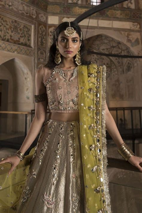 Pin By Kanwal On Pakistani Actresses Designer Dresses Indian Indian
