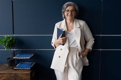 Free Photo Front View Woman Wearing Glasses