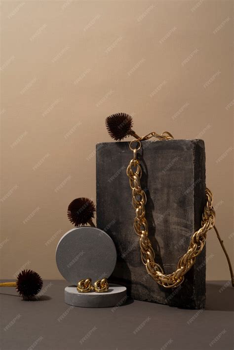 고급스럽고 반짝이는 골든 체인 무료 사진