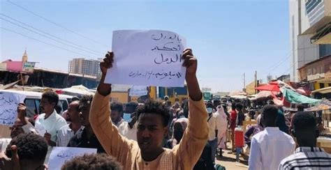 المئات يتظاهرون امس في الخرطوم والشرطة تحدد مناطق للمواكب السلمية