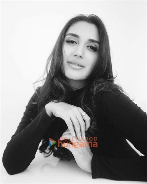 Nikita Dutta Photos Images Hd Wallpapers Nikita Dutta Hd Images