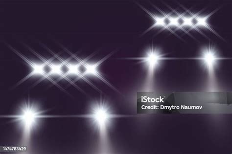 투명 한 배경에 격리 된 자동차 헤드 라이트의 현실적인 흰색 광선 둥근 광선 경찰 차 헤드라이트에서 켜집니다 경찰 순찰 3차원 형태에 대한 스톡 벡터 아트 및 기타 이미지