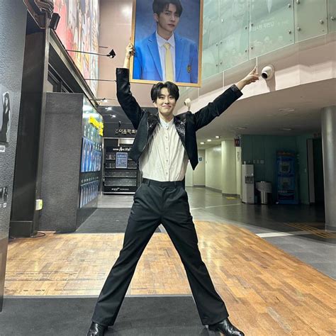 หล่อ เท่ น่ารัก ยิ้มหวาน ใจดีกับแฟน บอกรักเก่ง หัวเราะแซ่บ มีอะไรอีก มา