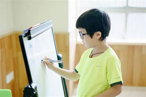 戚薇女儿lucky李乐祺c位出道，孩子赢在起跑线的原因是这个！亲子教育