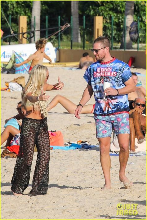Stephen Amell Gets Festive At The Beach In St Barts Photo 1207236