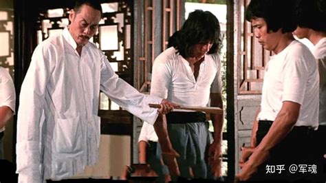 电影《师弟出马》还深刻的描绘了师兄弟之间的情谊，与江湖恩怨。 知乎