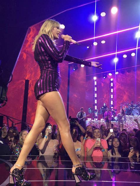 Taylor Swift Scrolller