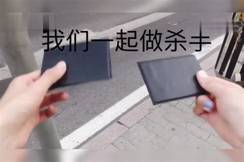 两美女同一天拿到了驾照，在路边激动的念叨了起来，网友：害怕！