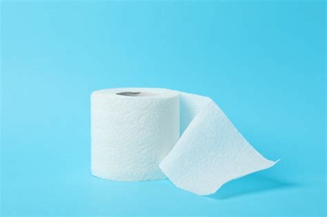 Solo Papel Higiénico Aislado En Blanco Foto Premium