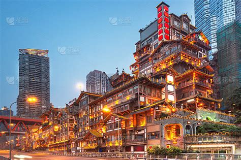 暮色中中国重庆洪崖洞