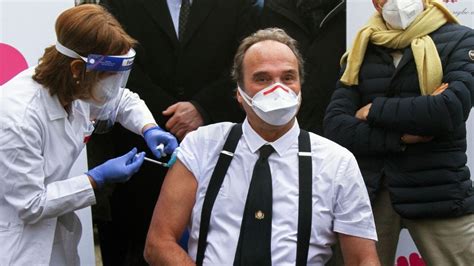 Il Virologo Di Perri Un Privilegio Essere Già Vaccinato Contro Il
