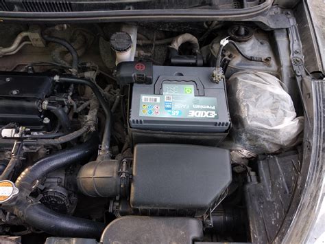 Штатный аккумулятор и крышка клапанов — Hyundai Solaris (1G), 1,4 л ...