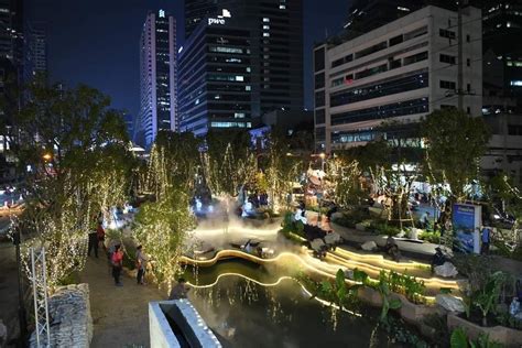 สวนสาธารณะคลองช่องนนทรี จัดนิทรรศการฟื้นฟูคลอง มีแสดงดนตรี ประดับแสงสีสร้างบรรยากาศ