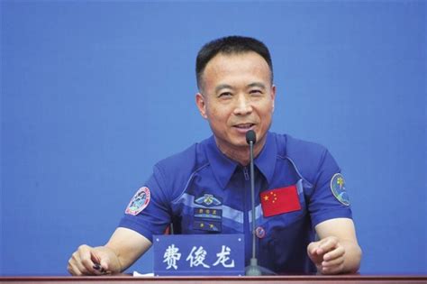 神十五航天员乘组太空归来首次公开亮相 名城苏州新闻中心