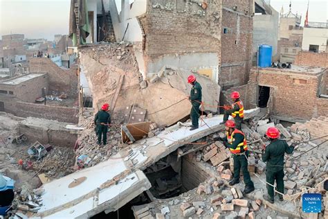 9 Killed 2 Injured As Residential Building Collapses In Pakistans