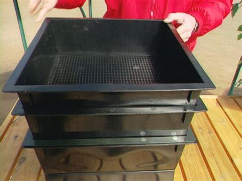 How To Assemble A Worm Composter How Tos DIY